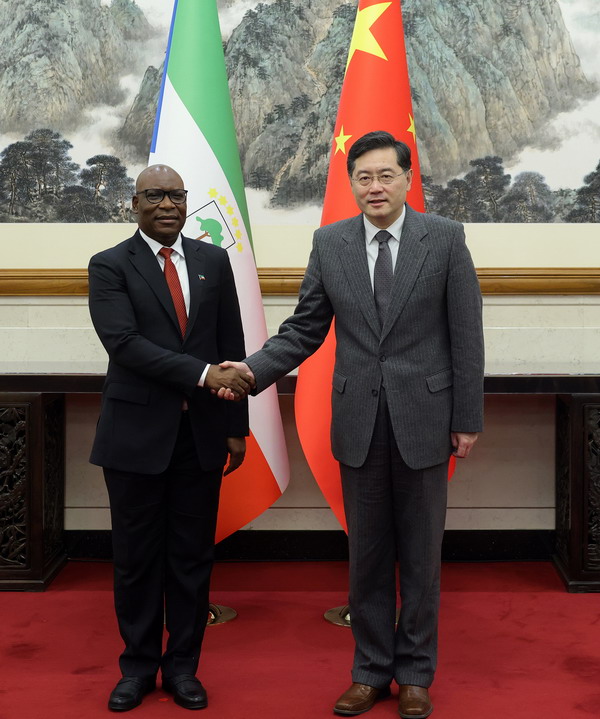 Simeón Oyono Esono Angue se reúne con Qin Gang, Ministro de Relaciones ...