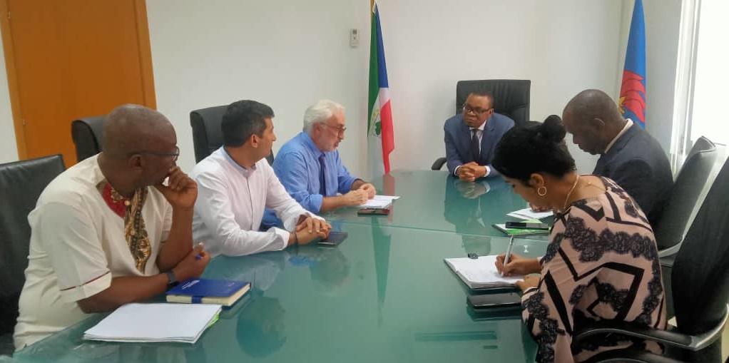 Miembros del Instituto de Salud Carlos III realizan una visita ...